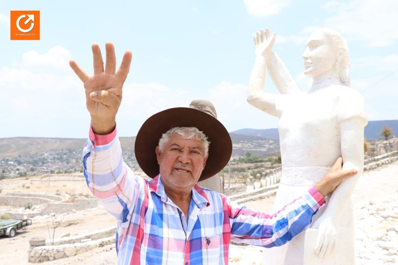Rutilio Vargas entregó fotografías de estatuas a AMLO y Claudia ...
